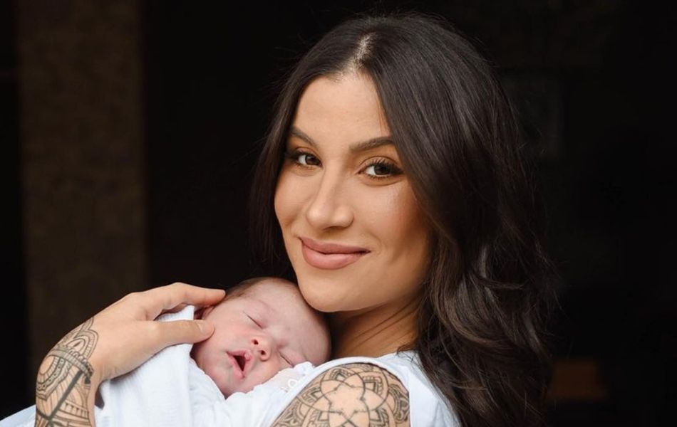 Amamentação: Boca Rosa cita dores por culpa do silicone - Purepeople