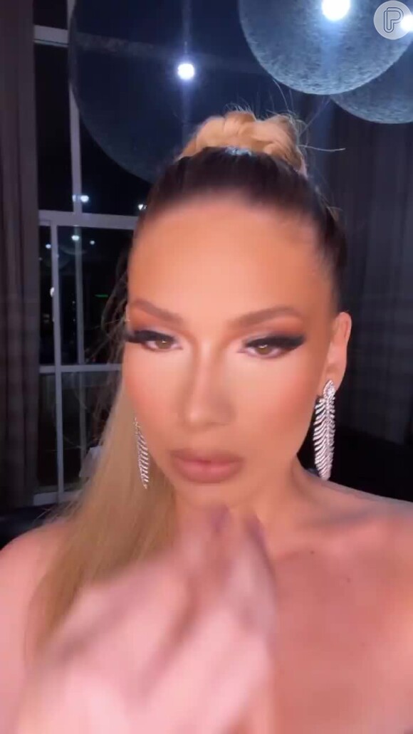 Virgínia se inspira em Anitta para make poderosa e cantora interage com ...