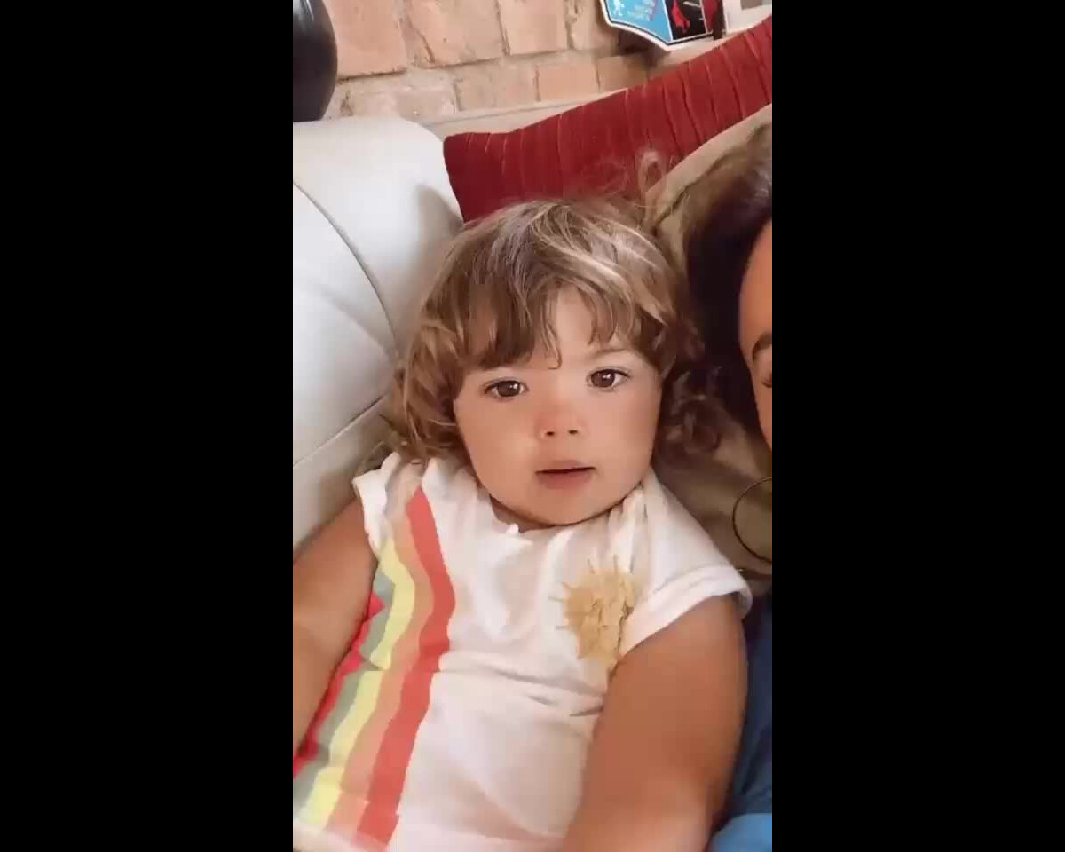 Vídeo: Clara Maria faz muito sucesso nas redes sociais - Purepeople