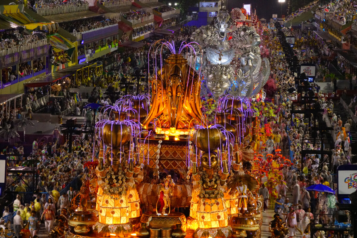 Foto: Carnaval 2022 no Rio: a Sapucaí exigiria passaporte da vacina do ...