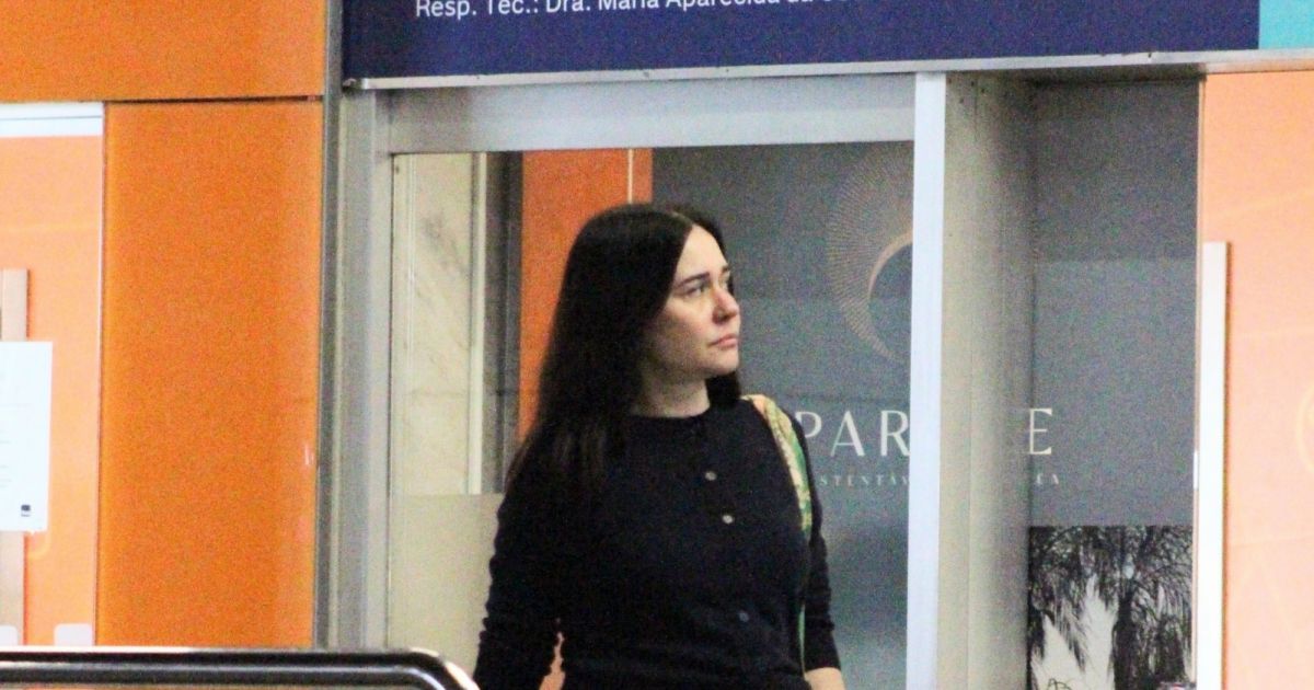 Alessandra Negrini e Arlindinho por ora estão fugindo dos fotógrafos ...