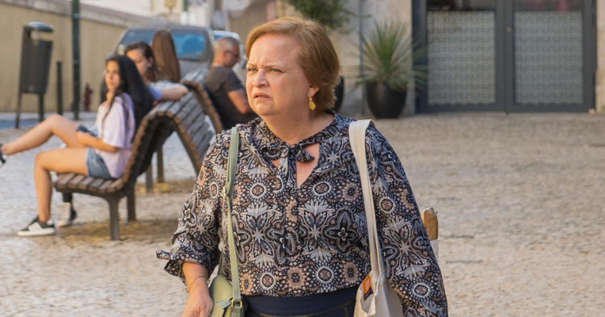 Dona Inácia (Noemia Costa): mulher que trabalha em Lisboa para Moretti ...