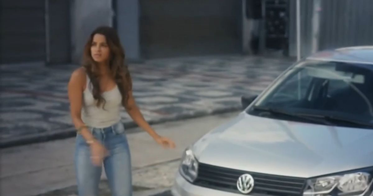 Noiva de Ari (Chay Suede), Brisa (Lucy Alves) acabou presa por porte de ...