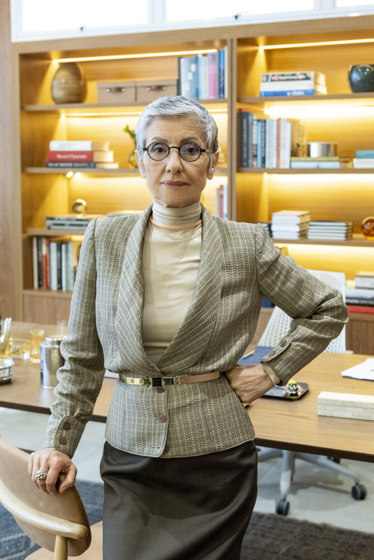 Foto: Cidália (Cassia Kis) manda Ari (Chay Suede) colocar o seu nome no ...