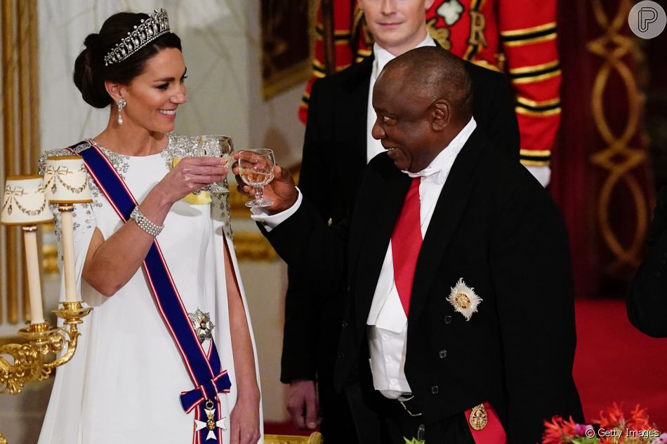 Look de Kate Middleton traz tiara de luxo de Princesa Diana em evento ...