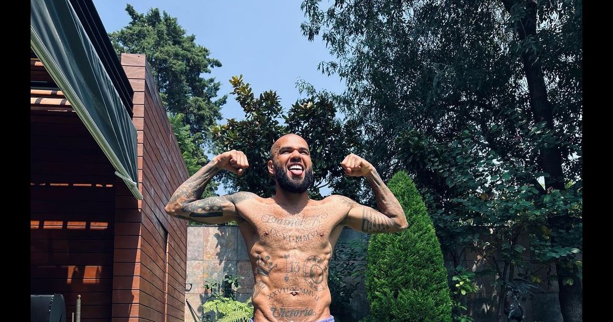 Daniel Alves recebeu diversas críticas por convocação na Copa do Mundo ...