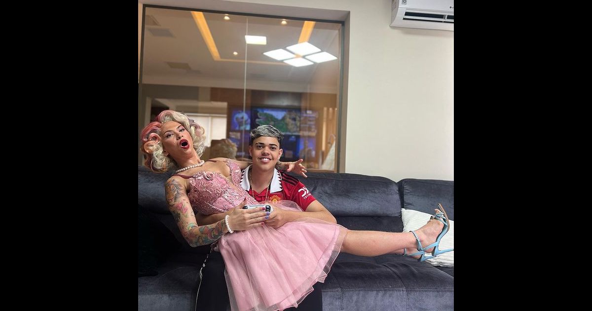 Clipes de MC Pipokinha têm forte conteúdo sexual - Purepeople