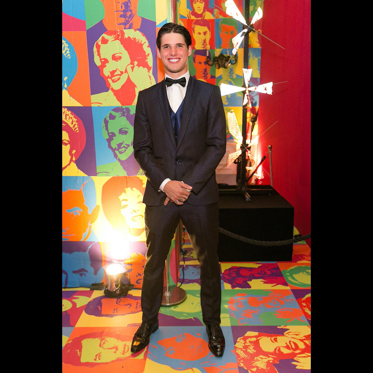 Foto: O ex-BBB 23 Gabriel Flop também foi de smoking ao Baile do Copa ...