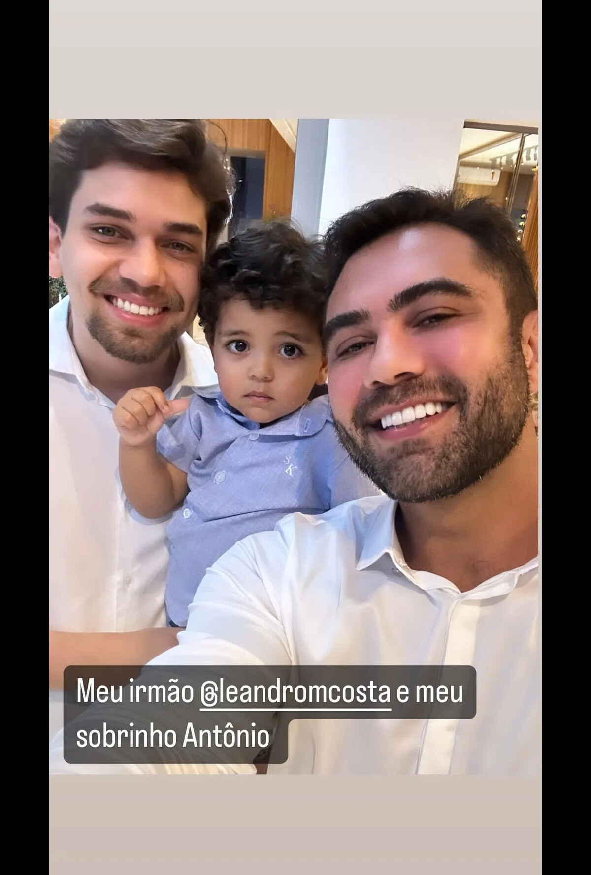 Foto: Thiago Costa compartilhou registros ao lado da família no casamento de Lyandra Costa ...