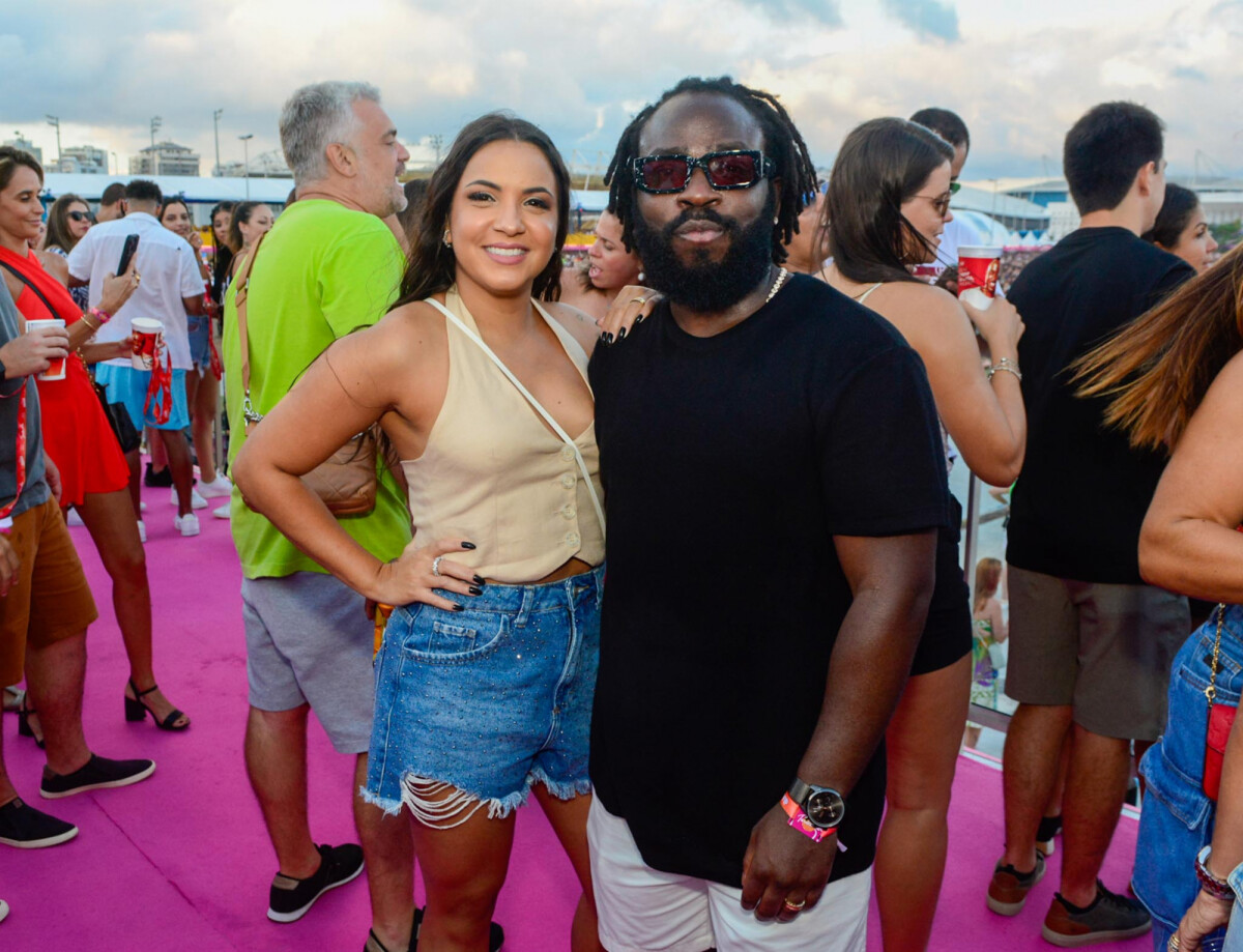 Foto: O casal Douglas Silva e Carolina Brito apostou no básico e no ...