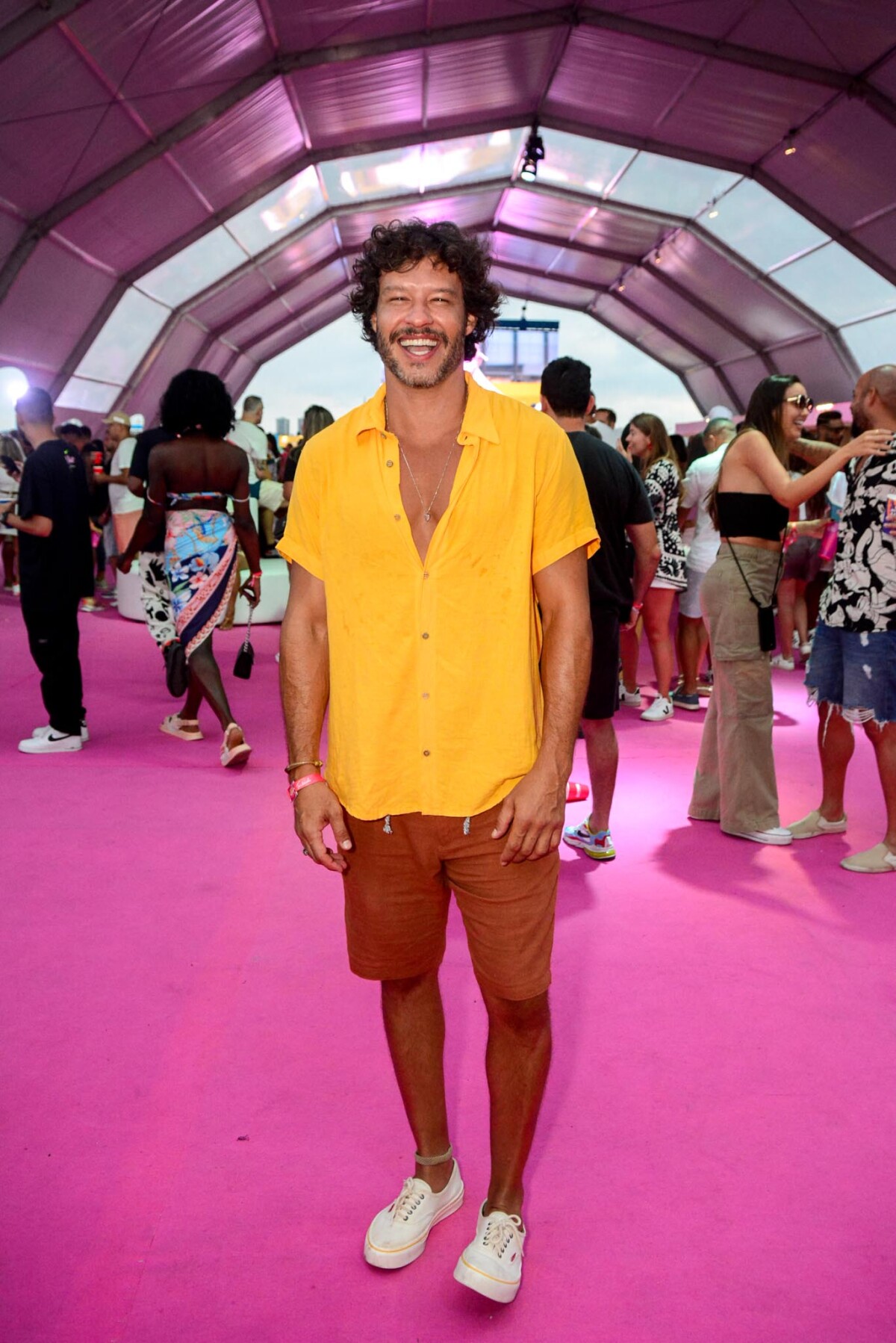 Foto: O ator Nando Rodrigues combinou tons terrosos na 'Tardezinha ...