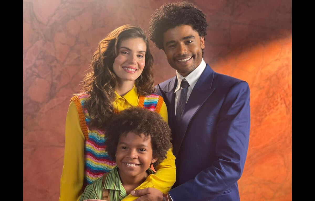 Foto: Marcelino/Ângelo (Levi Asaf) é filho de Marê (Camila Queiroz) e Orlando (Diogo Almeida ...