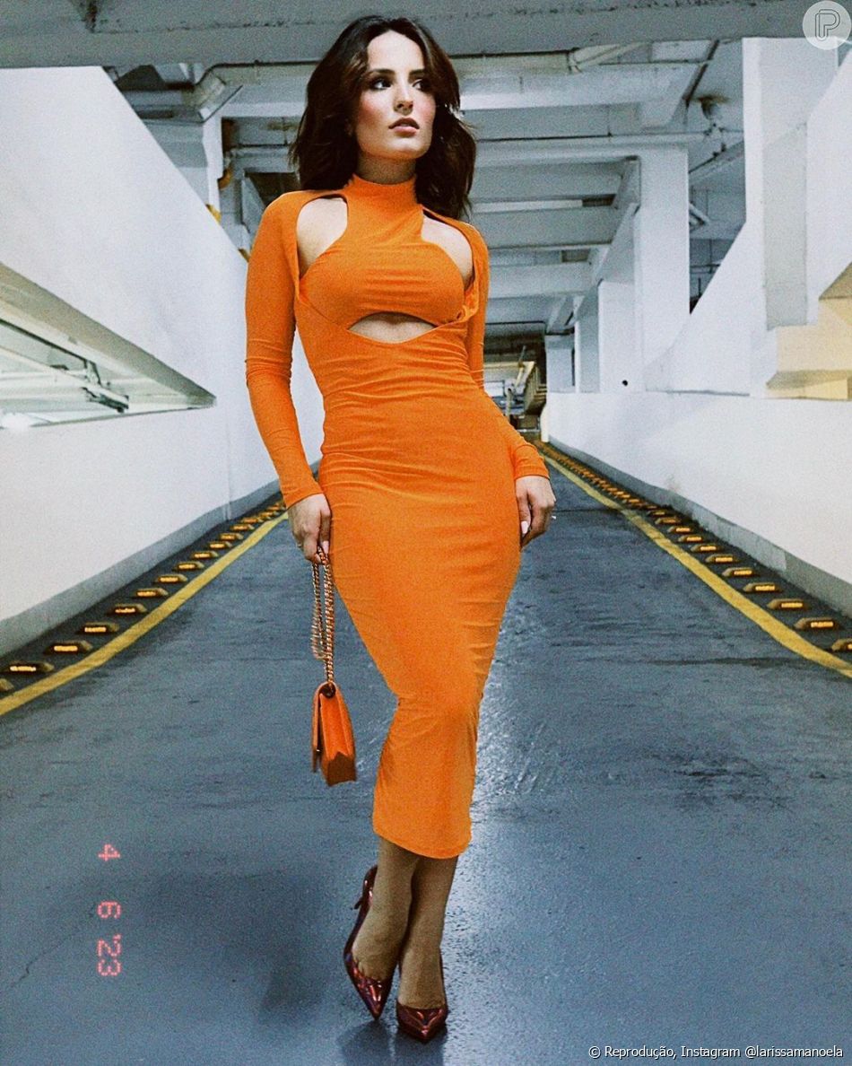 Larissa Manoela surge de vestido justo ao corpo e o noivo, André Luiz Frambach, expõe ...