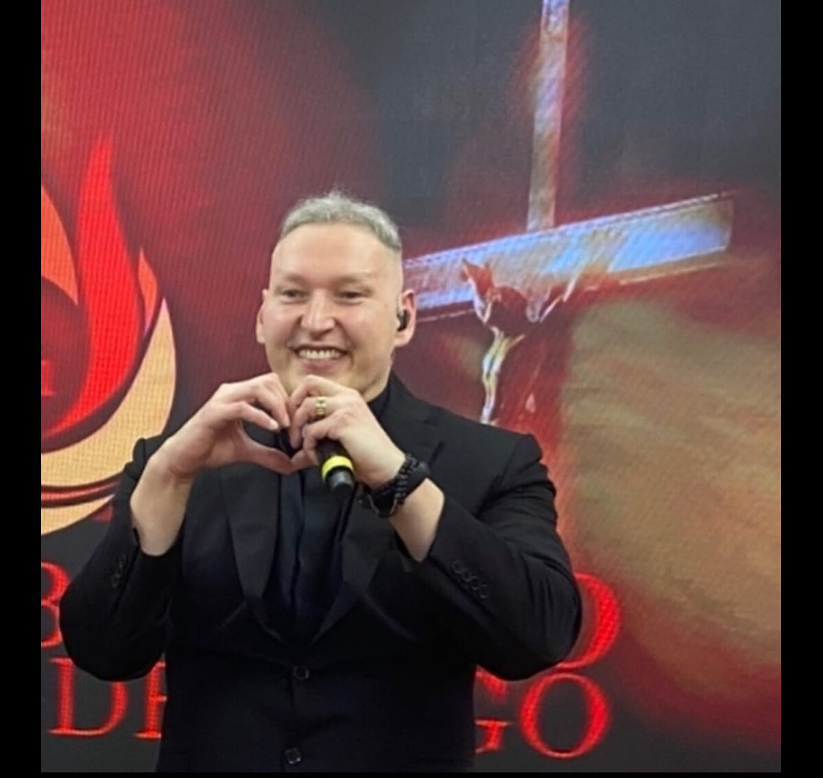 Foto: Padre Marcelo Rossi faz live para abençoar e rezar com seus fãs e ...