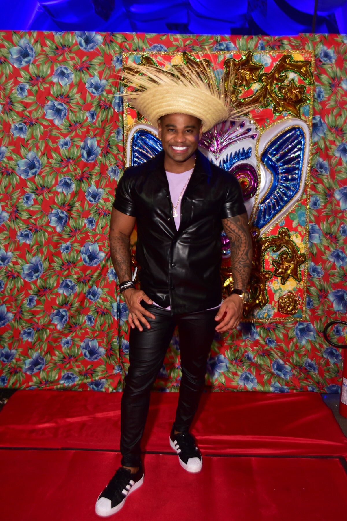 Foto: Cesar Black, do 'BBB 23', no 'São João da Thay': brother adotou ...