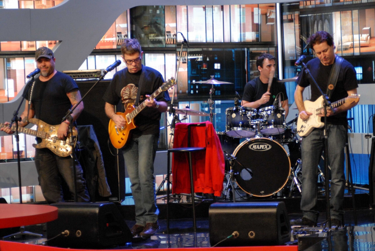 Foto: Mingau e o Ultraje a Rigor são a banda fixa dos talkshows de ...