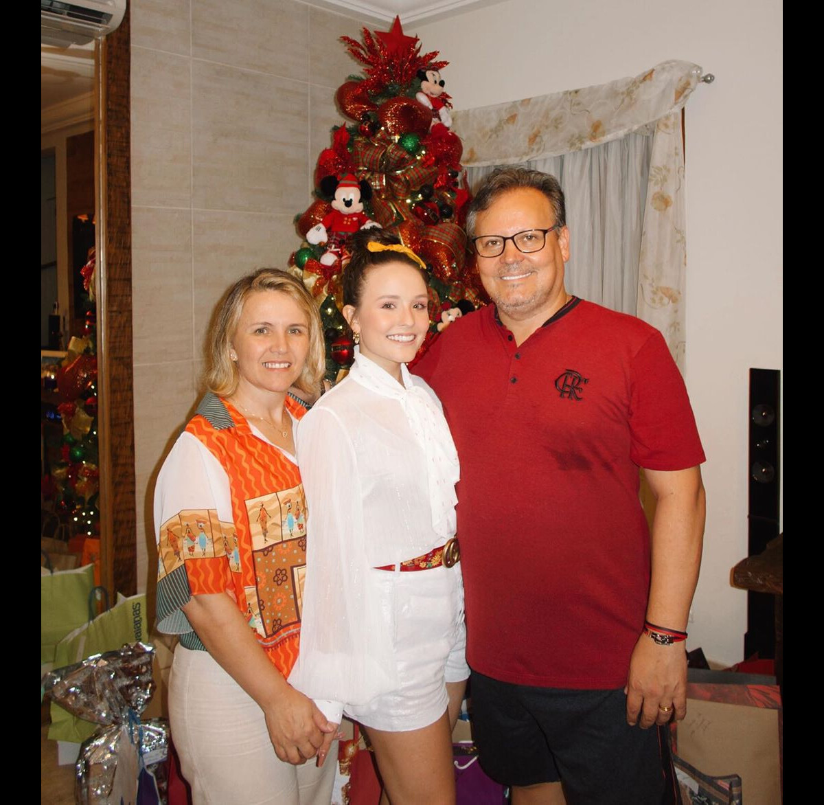 Foto: Pais de Larissa Manoela procuraram uma mãe de santo com o ... Foto: Pais de Larissa Manoela procuraram uma mãe de santo com o ...