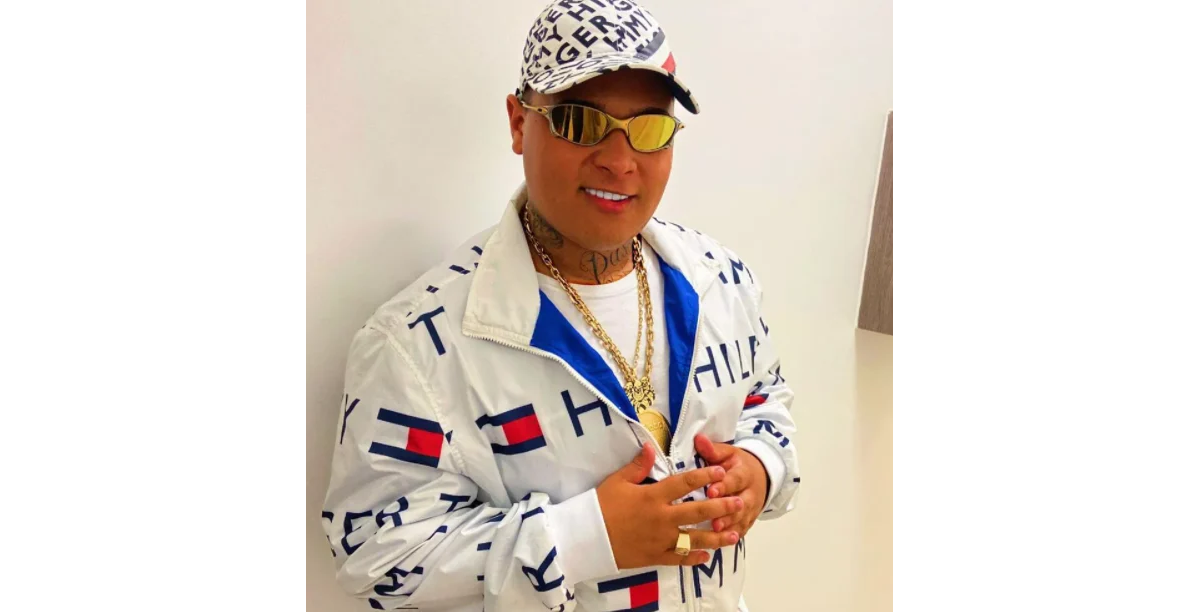 Foto: MC Ryan SP teria trocado cor da Ferrari de preta para vermelha ...