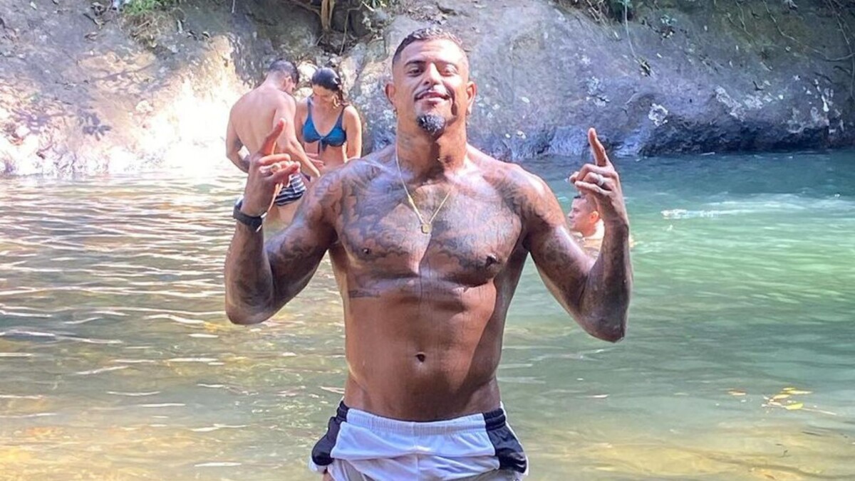 Foto: Quem é 'Yuri Morango', vendedor descamisado que viralizou no ...