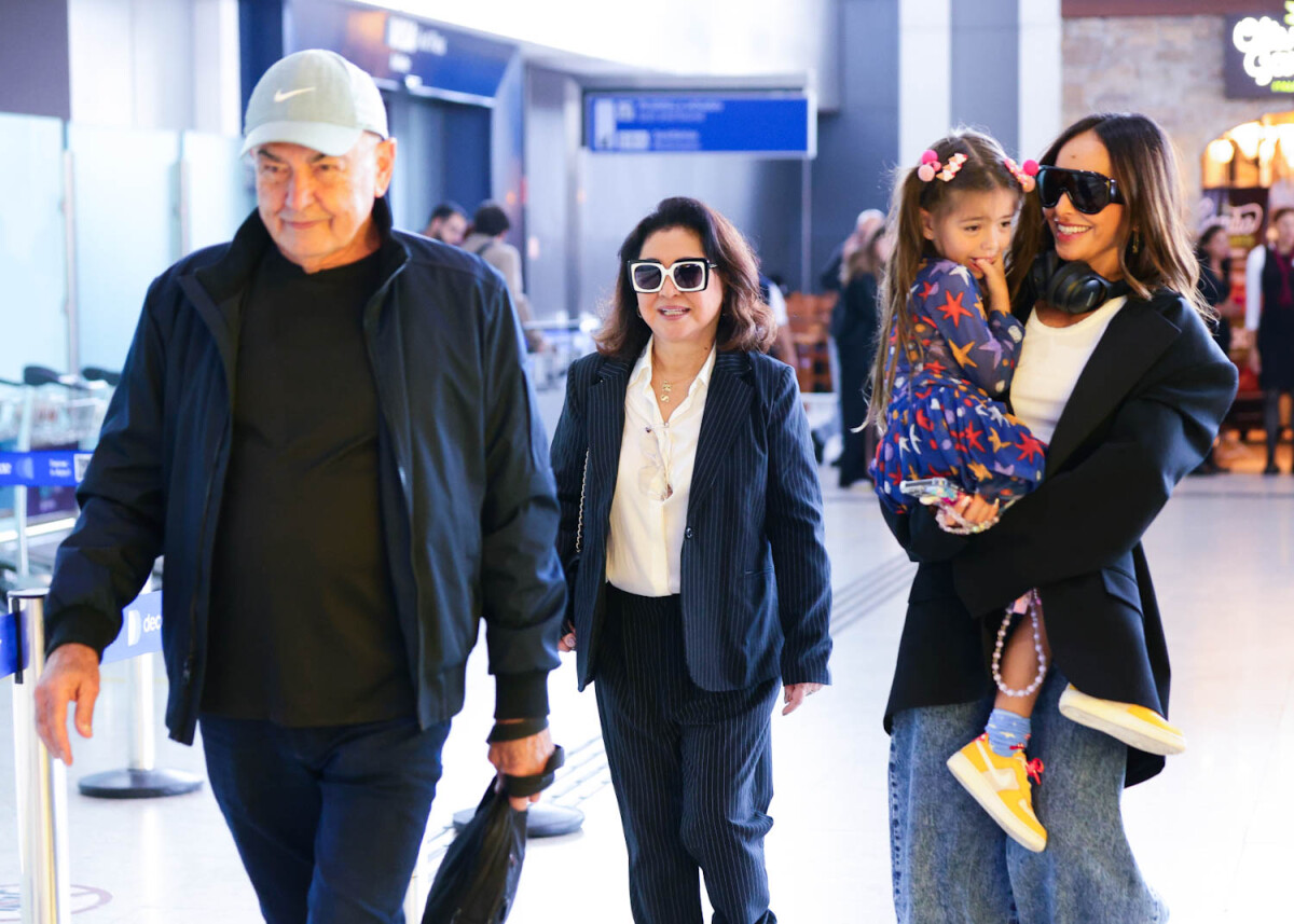 Foto: Sabrina Sato também estava acompanhada dos pais, Kika e Omar - Purepeople