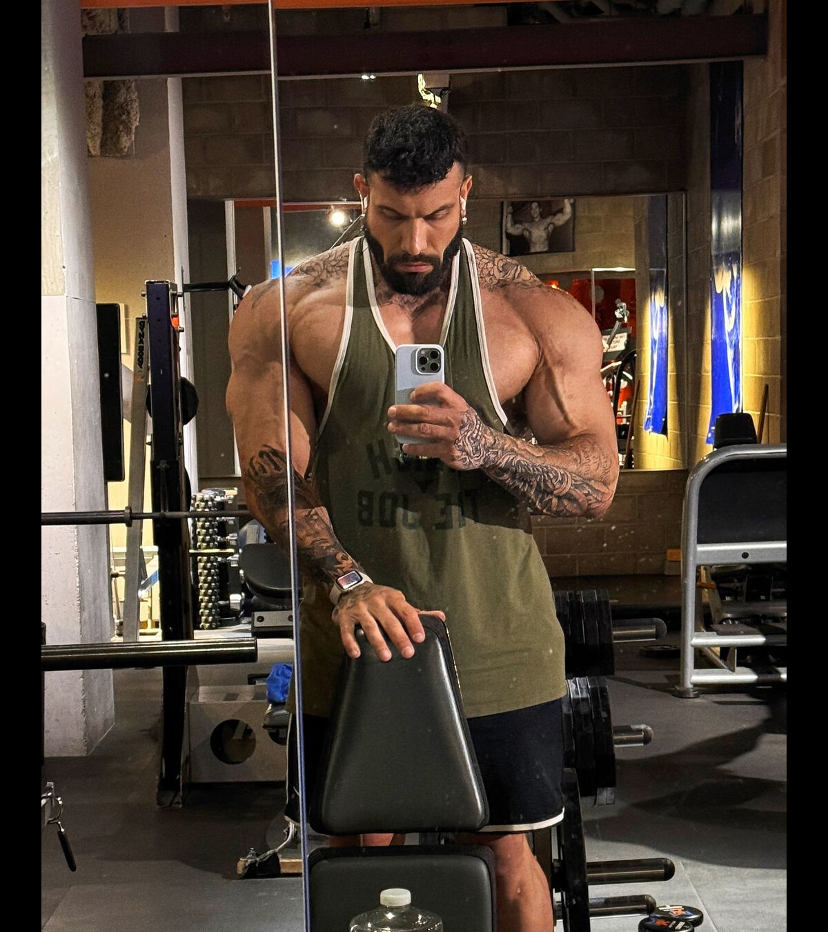 Foto: Lukas Lakutsin, com 2,08 metros de altura e 154 kg, vem fazendo ...