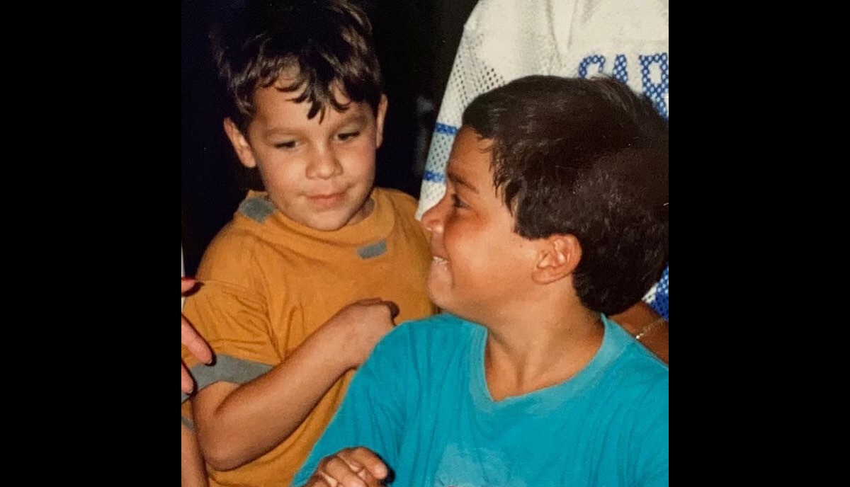 Foto: Alfonso Herrera tem dois irmãos e é filho do meio - Purepeople
