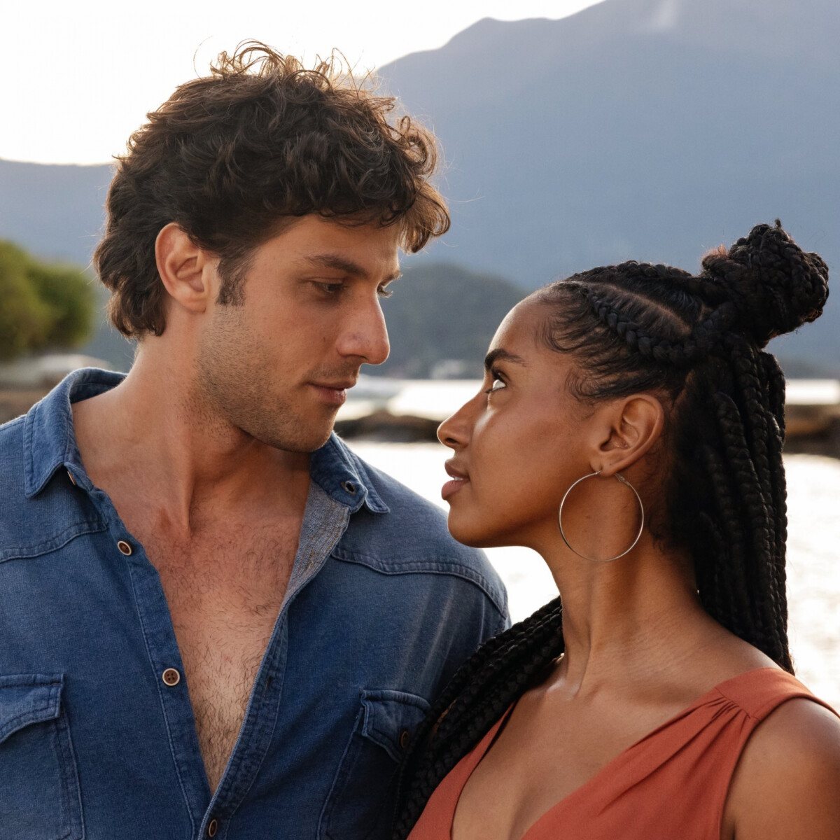 Foto: Em 'Mania de Você', da Globo, Chay Suede viverá Mavi. - Purepeople