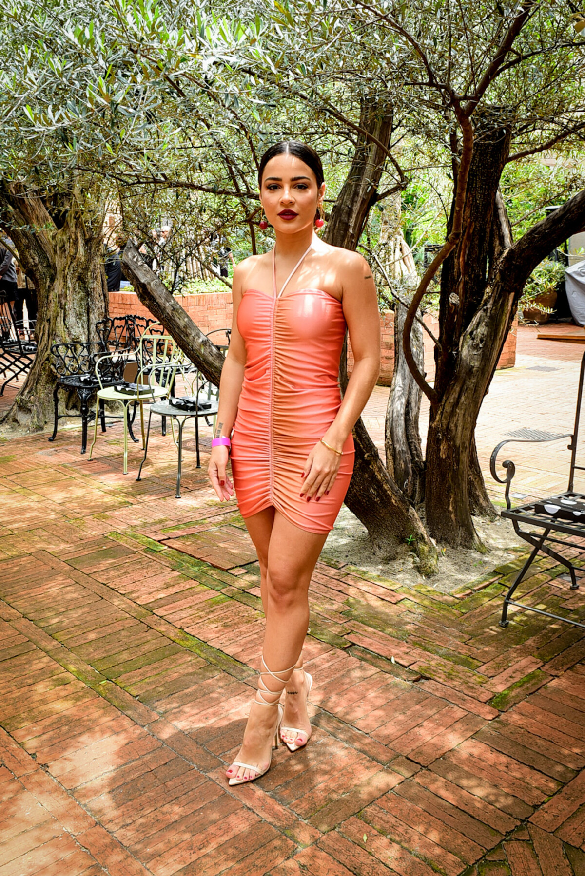 Foto: Giullia Buscacio também prestigiou desfile de Marina Ruy Barbosa ...