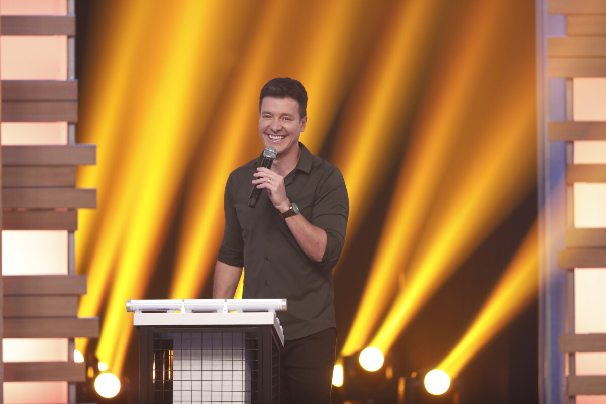 Foto: Rodrigo Faro deixa a Record após 16 anos; apresentador estava à frente do 'Hora do Faro ...