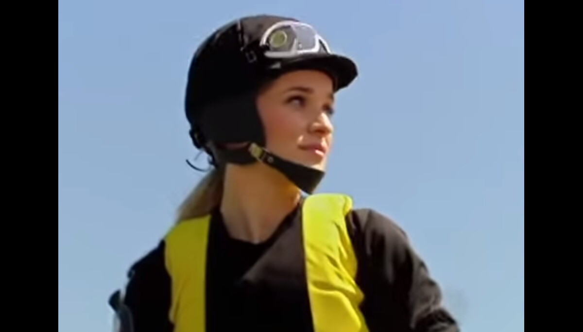 Foto: Bruna di Tullio é a joqueta Luciene da novela 'Vitória' - Purepeople