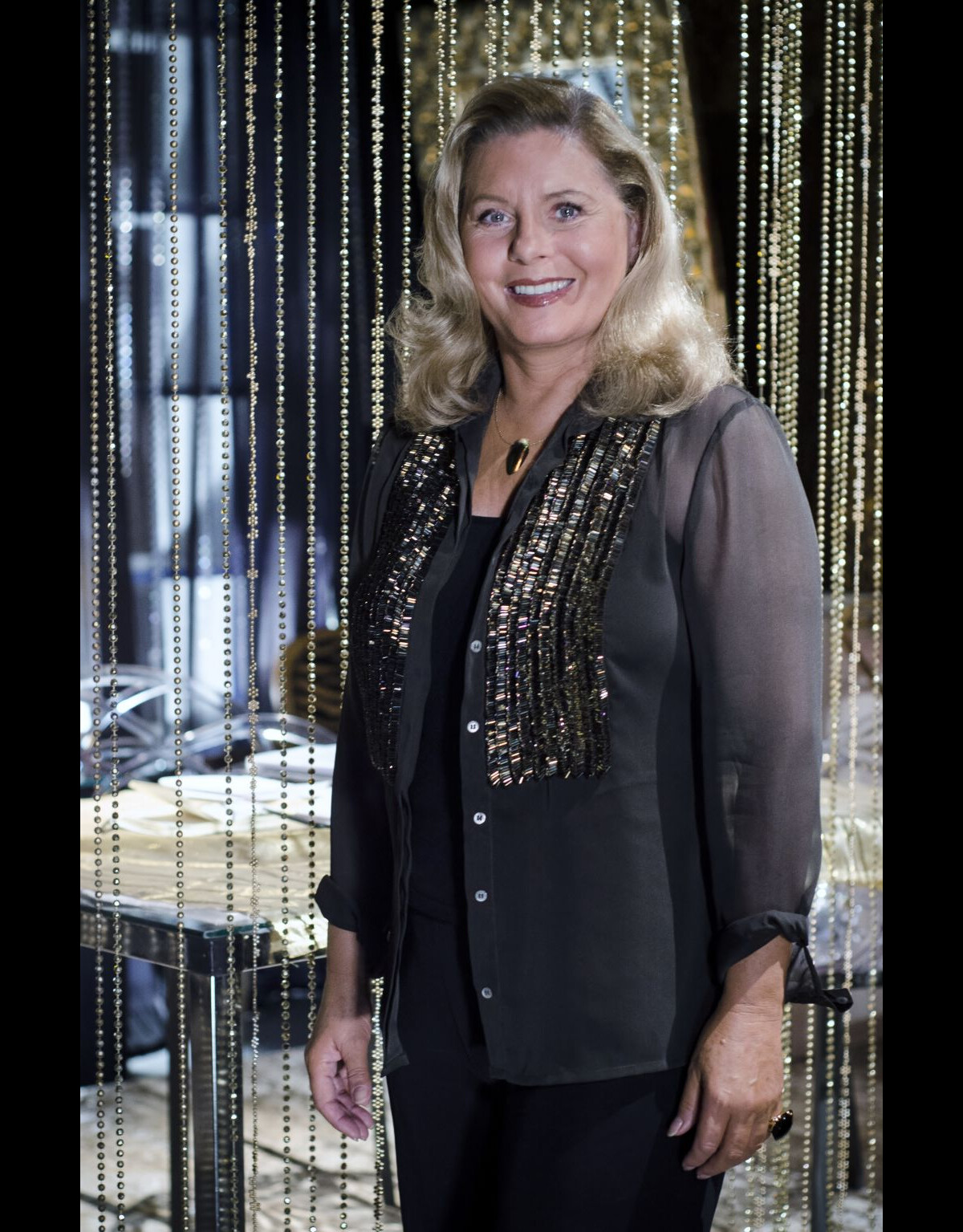 Foto: Irina (Vera Fischer) será presa em um depósito por Morena (Nanda ...