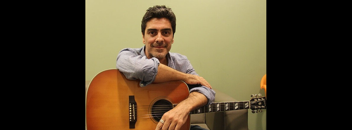 Foto: Junno Andrade participa do programa 'Altas Horas', da TV Globo, e ...