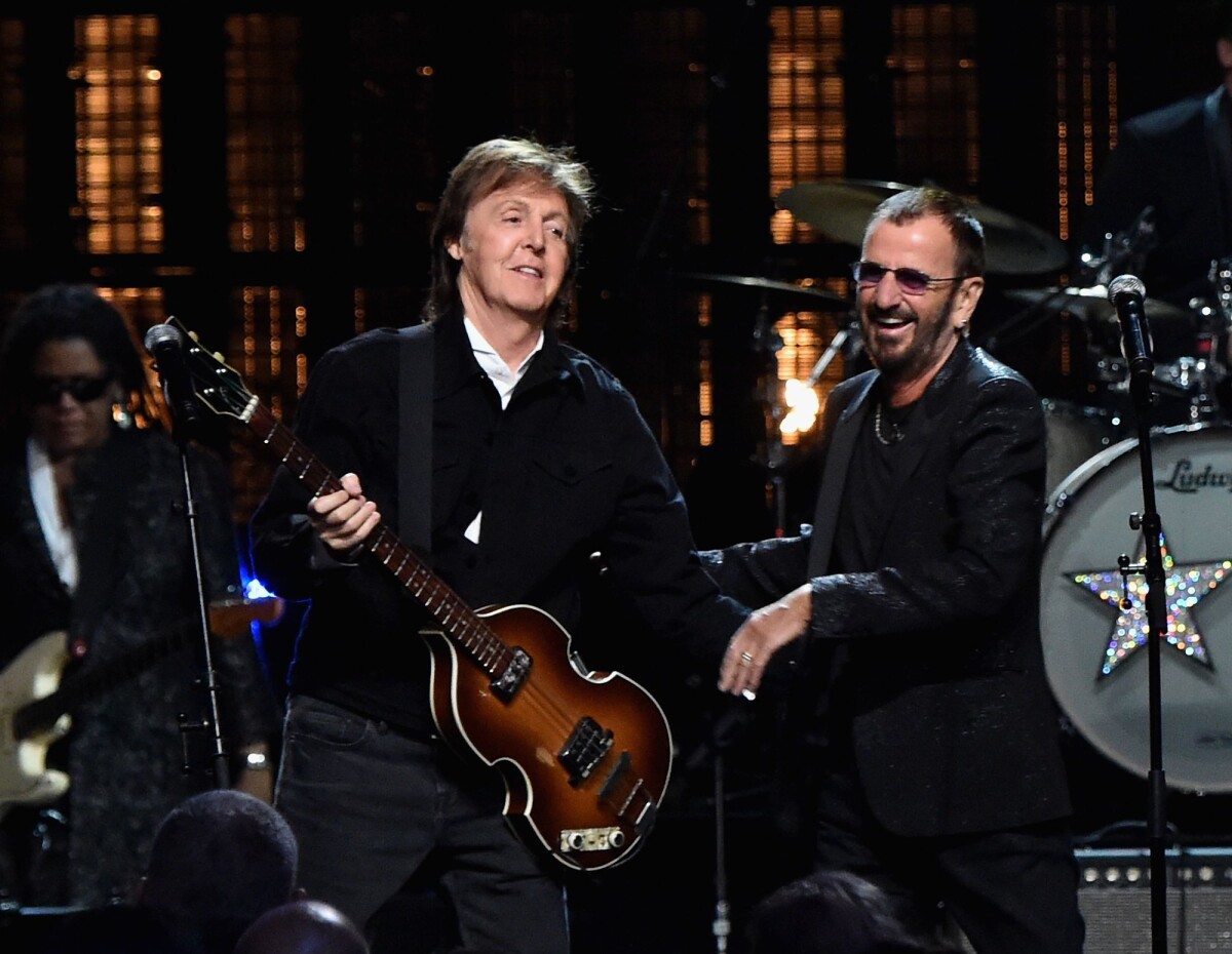 Foto: Paul McCartney canta com Ringo Starr no Rock And Roll Hall of ...