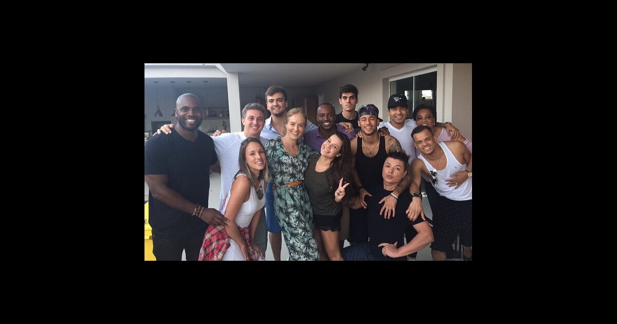 Neymar curte domingo com Luciano Huck e Angélica na casa de Thiaguinho ...