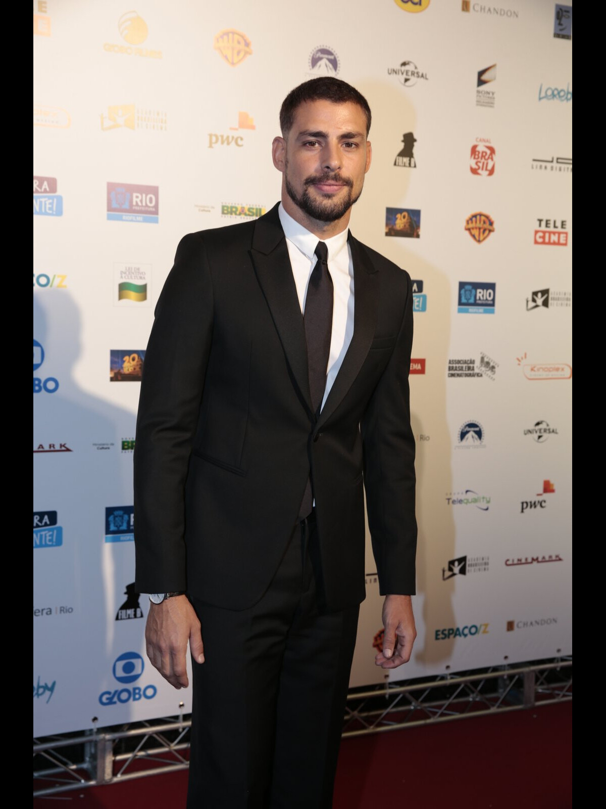 Foto: Cauã Reymond foi um dos artistas a marca presença no Grande ...
