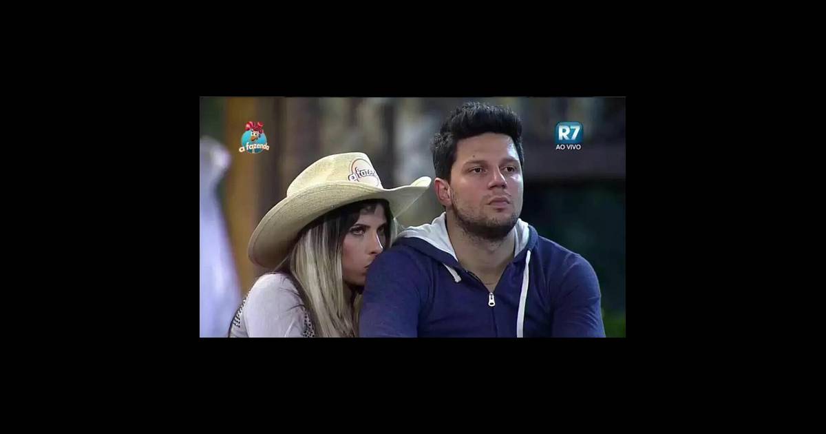 Ana Paula Minerato e Thiago Sevo namoraram em 'A Fazenda 8' - Purepeople Ana Paula Minerato e Thiago Sevo namoraram em 'A Fazenda 8' - Purepeople