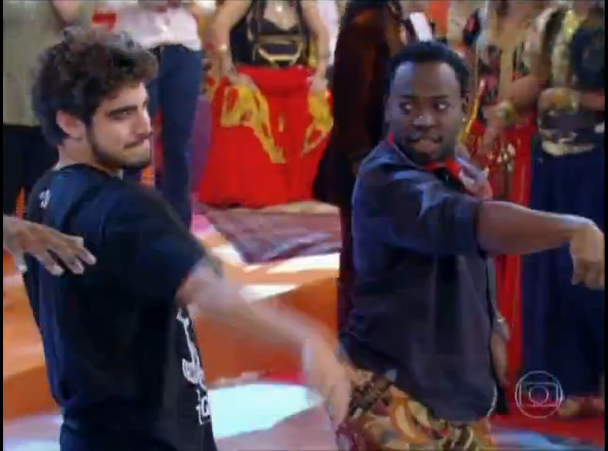Foto: Caio mostrou que sabe bem a coreografia - Purepeople