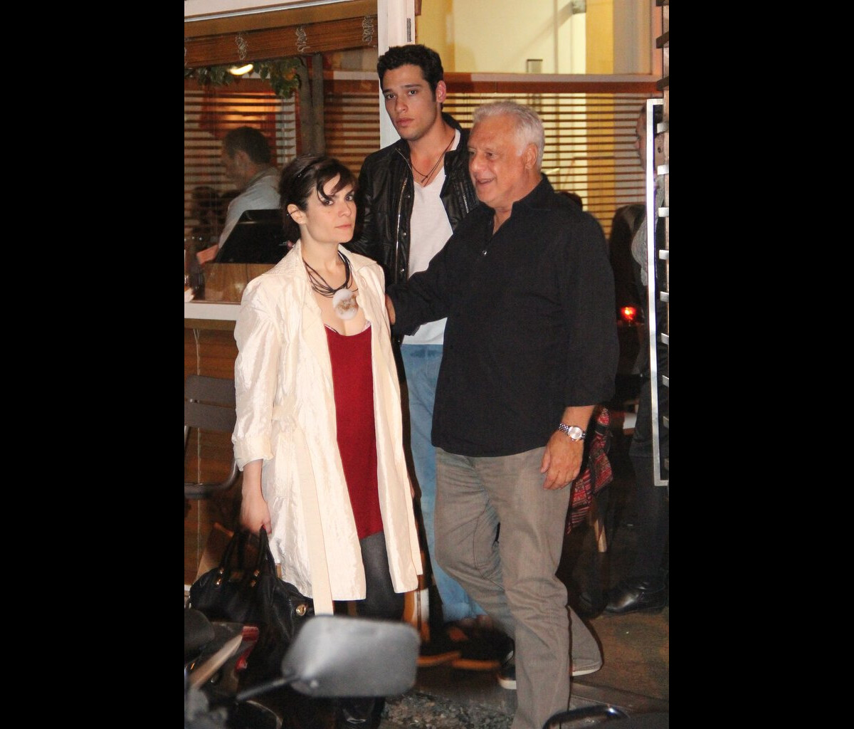 Foto: Antonio Fagundes namora a atriz Arieta Corrêa, 28 anos mais nova ...
