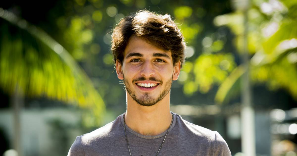 Brenno Leone interpreta o personagem Roger em 'Malhação - Seu Lugar no ...