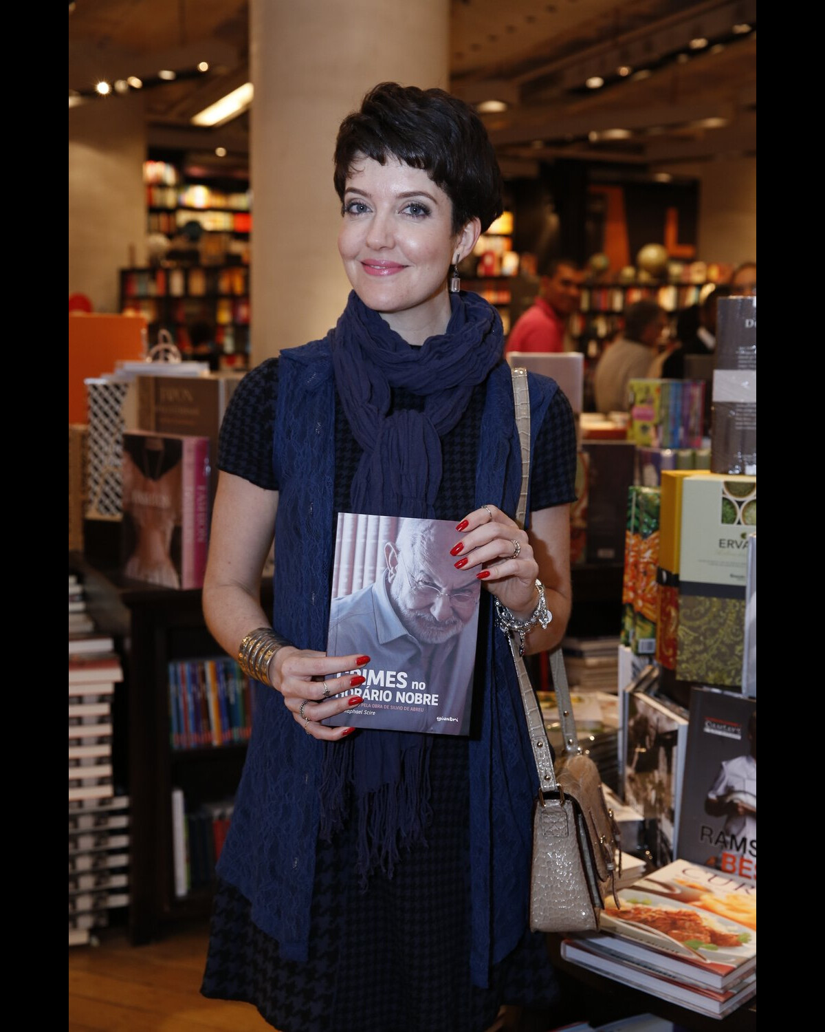 Foto: Larissa Maciel prestigiou o lançamento do livro 'Crimes no ...