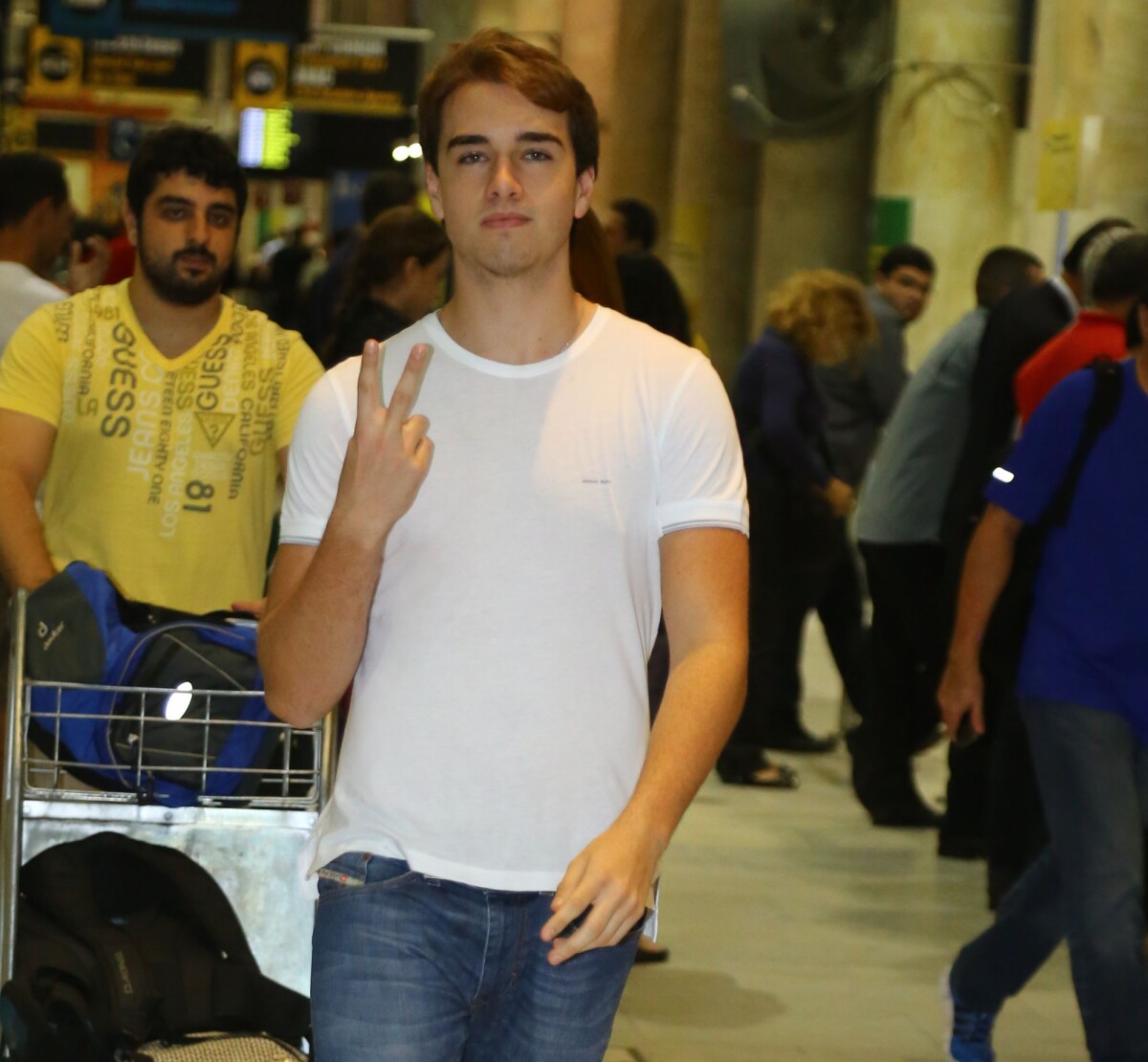 Foto: Olin Batista deixa conta de R$ 16 mil 'pendurada' em boate carioca - Purepeople