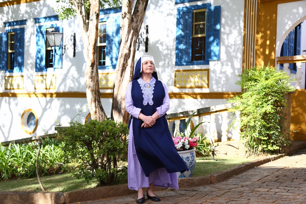 Foto: Eliana Guttman é Maristela Lopes, a Madre Superiora. É ela quem ...
