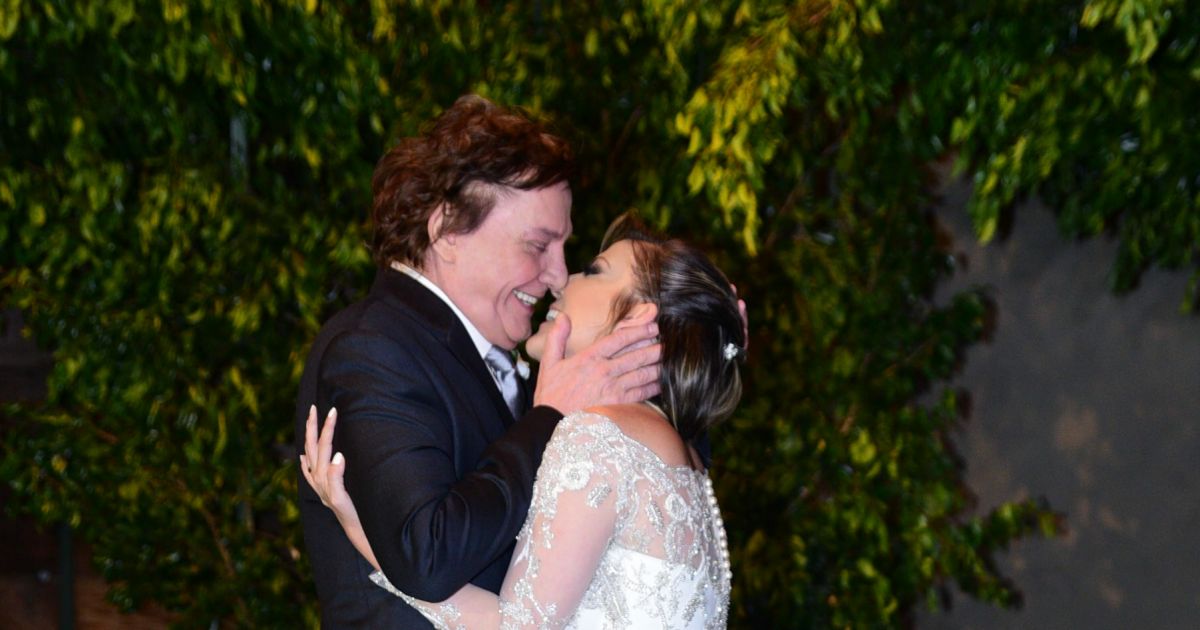 Fábio Jr. e Fernanda Pascucci posaram para fotos na porta da casa de ...