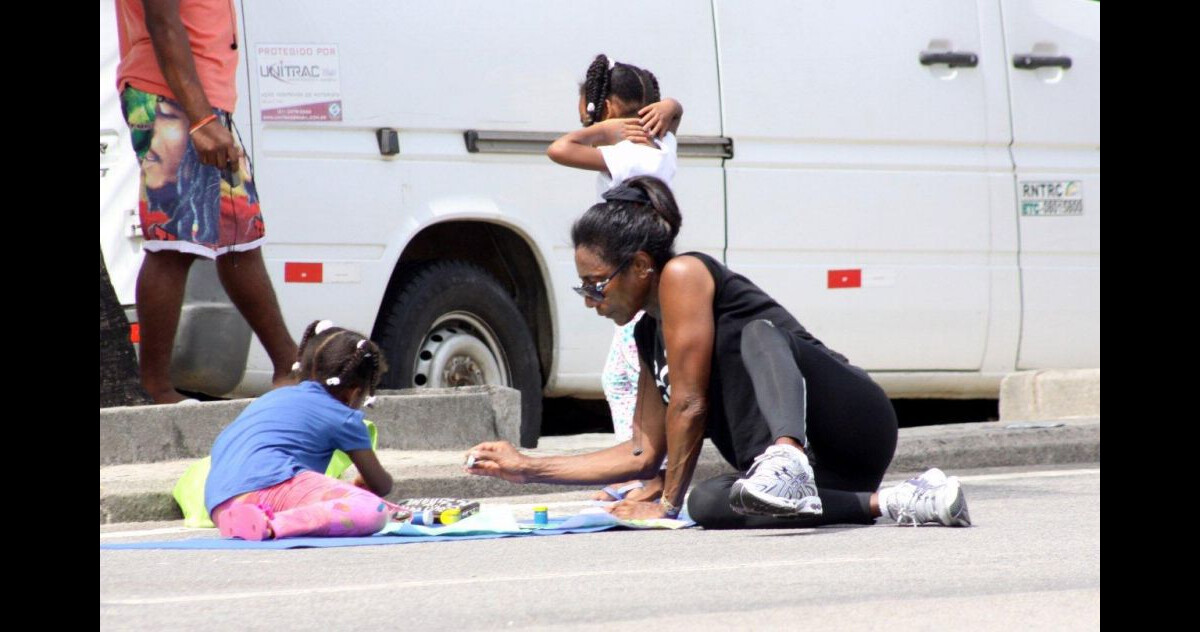 Foto: A repórter Glória Maria e suas filhas, Laura e Maria, curtem o ...