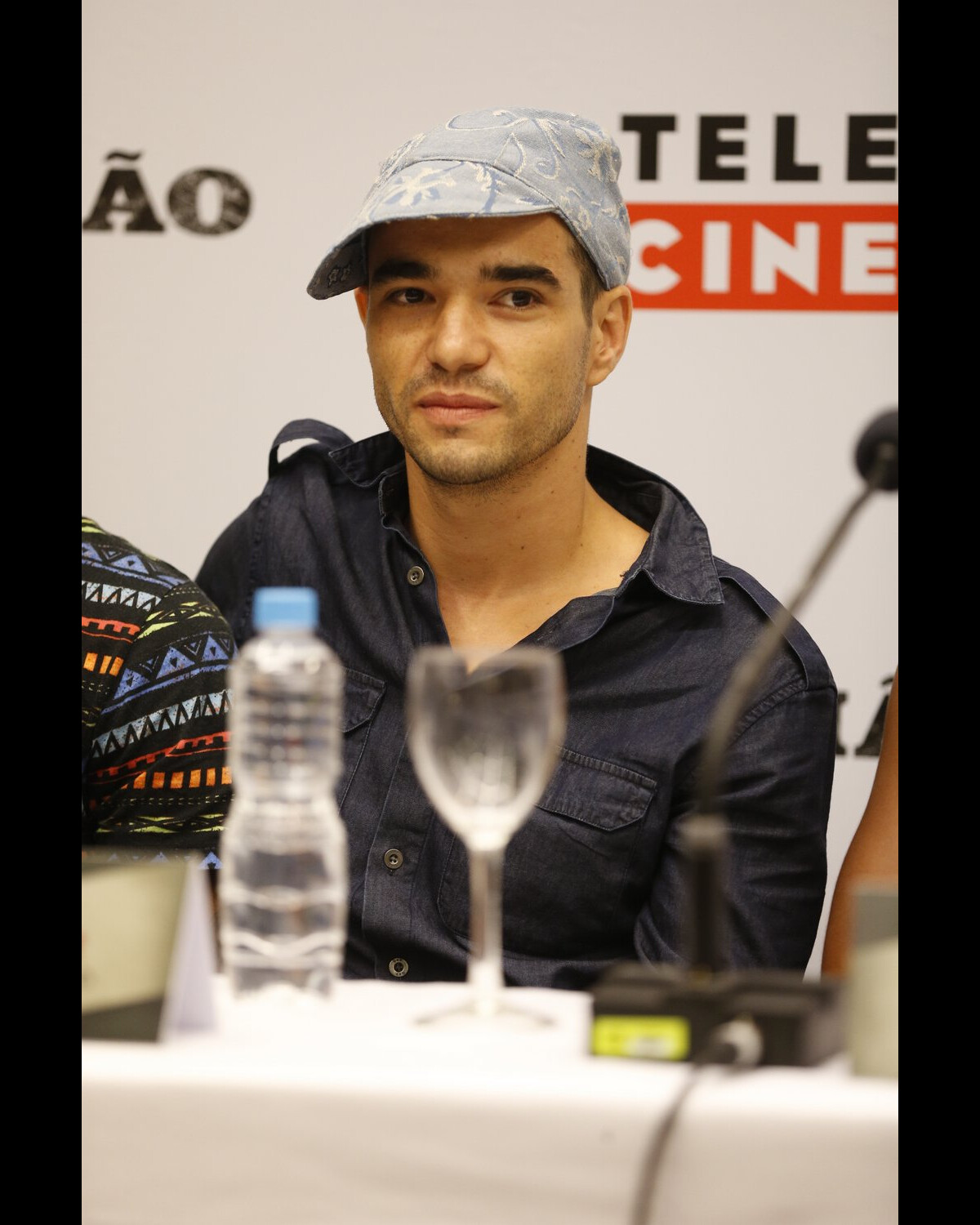Foto: Caio Blat conversa com a imprensa na coletiva de 'Alemão ...
