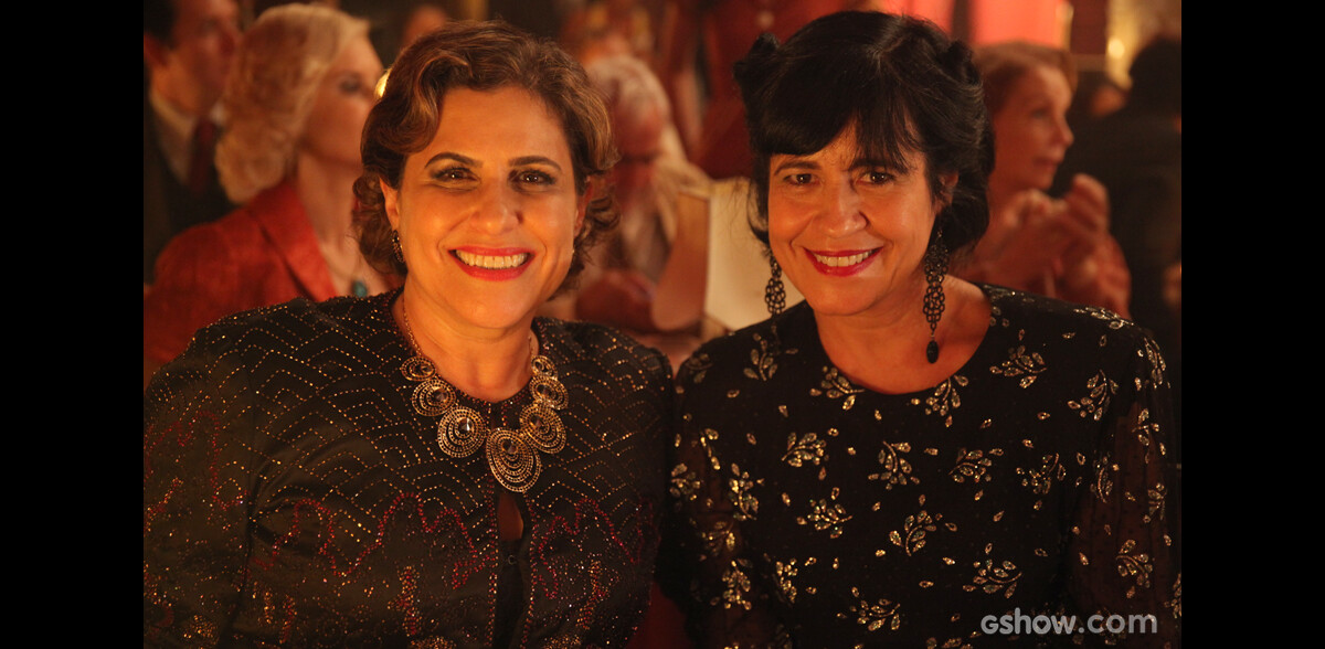 Foto: As autoras Thelma Guedes e Duca Rachid participam da cena final ...