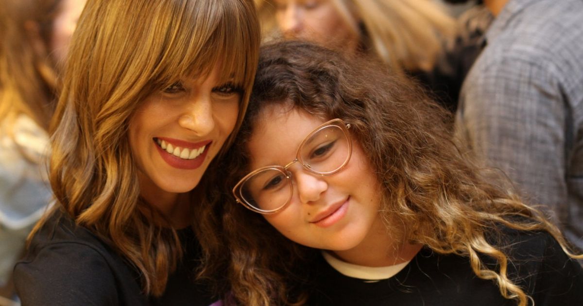 Ana Furtado ganha carinho da filha, Isabella, no Bazar 'Todos Pelo INCA ...