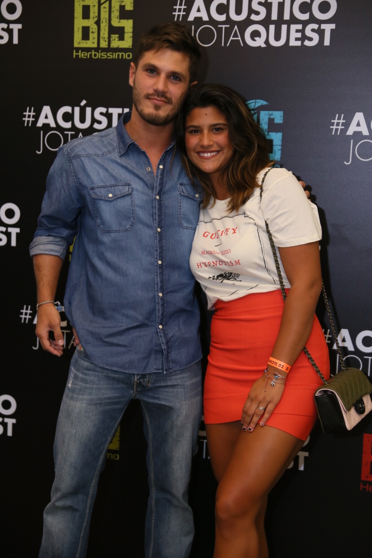 Foto: Giulia Costa posou para fotos com Philippe Correia neste sábado ...