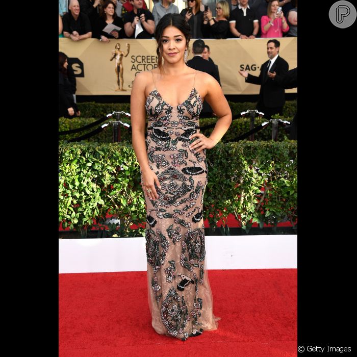 Gina Rodriguez elegeu um longo de tule e renda francesa da estilista ...