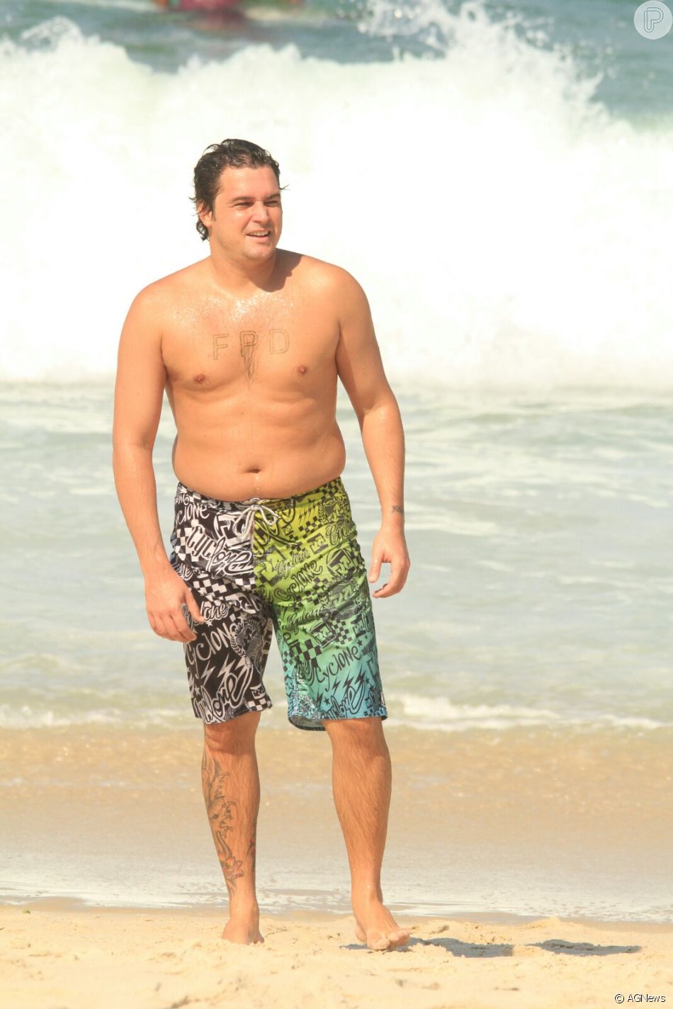 Felipe Dylon tirou o dia para ir à praia - Purepeople